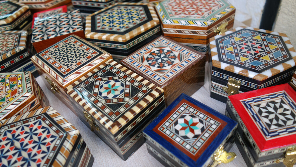 Conoce el arte de la taracea en Granada - Mi Viaje