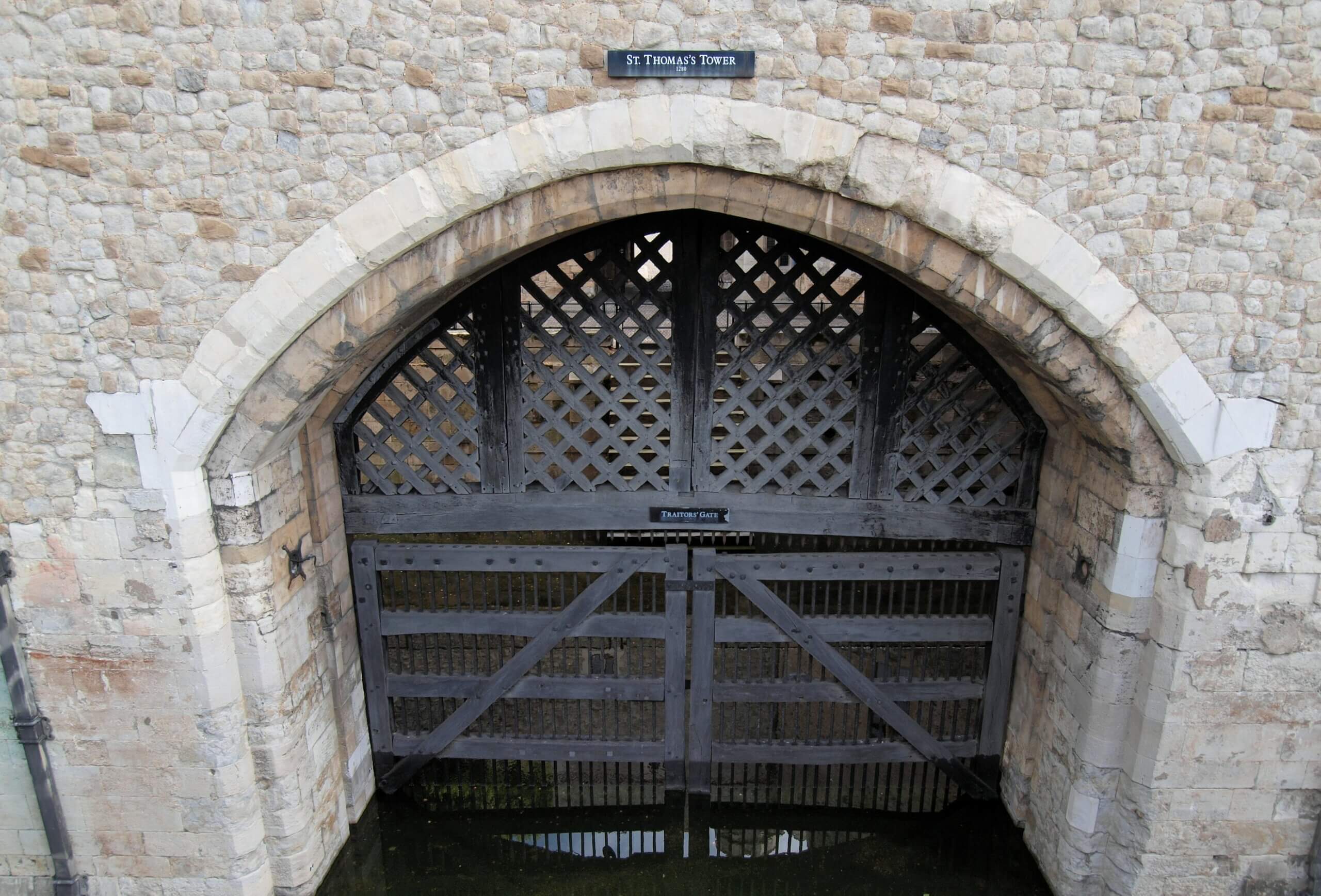 ¿Cuál es la historia de la puerta de los traidores en la torre de ...